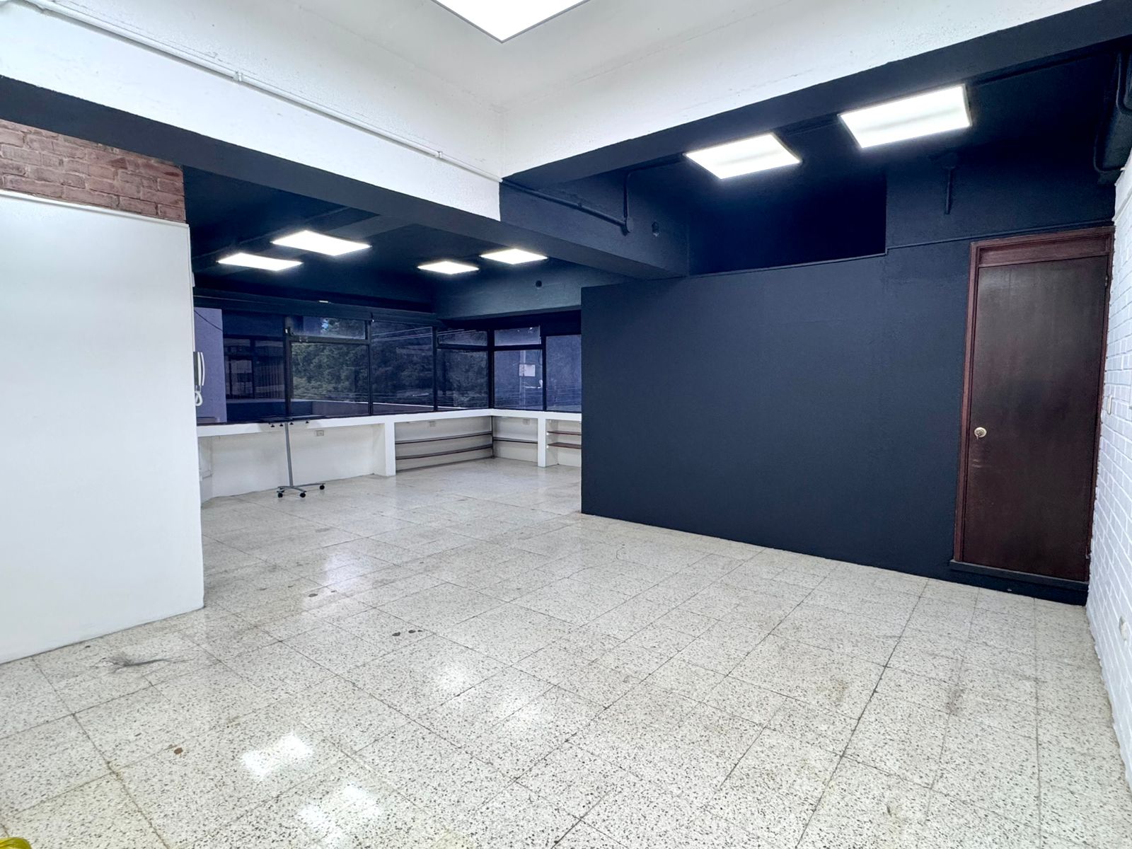 Oficina en venta zona 10 – Reforma Montufar – Coinmsa